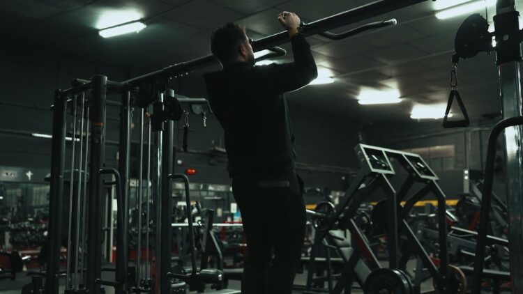 ᐈ Cómo Hacer el Jalón en Polea Abierto Agarre Neutro【⚡️】Vídeo + Guía