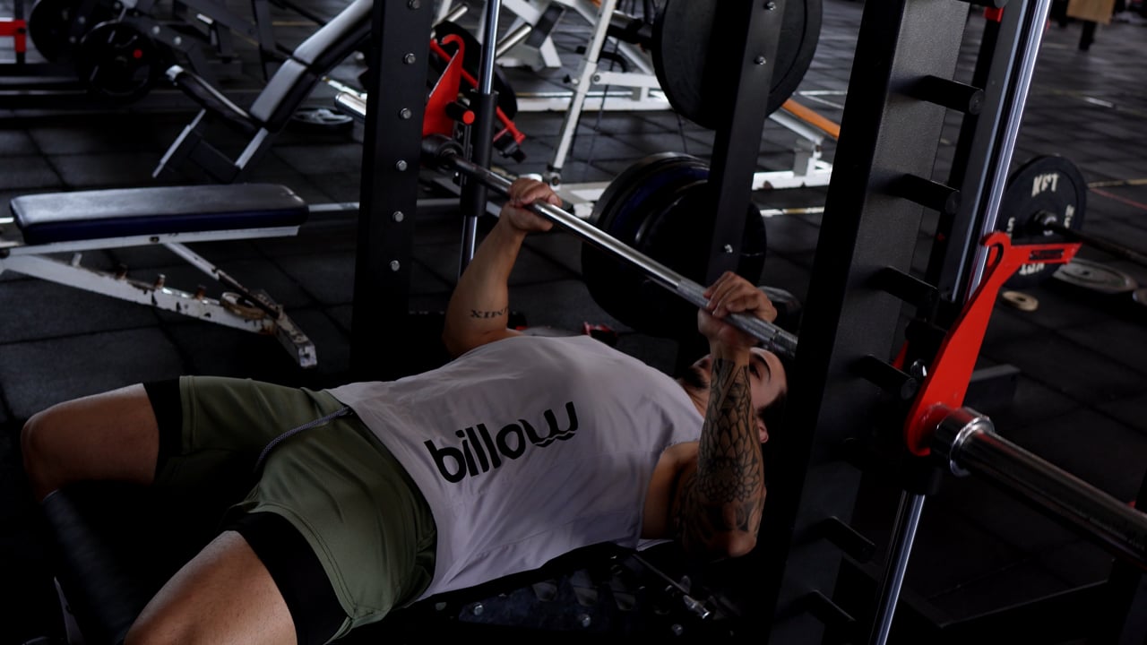 ᐈ Cómo hacer el Press de Banca en Máquina Smith o Multipower【⚡️】Vídeo ...