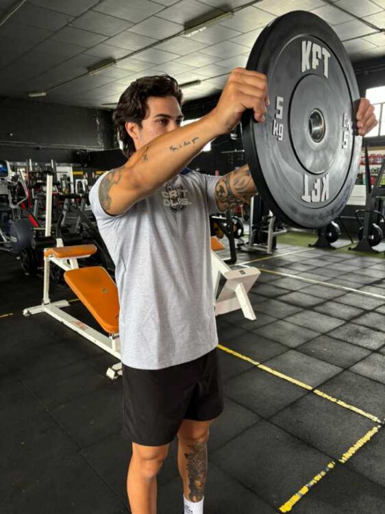 ᐈ Elevaciones Frontales con Disco 【⚡️】 Vídeo + Guía